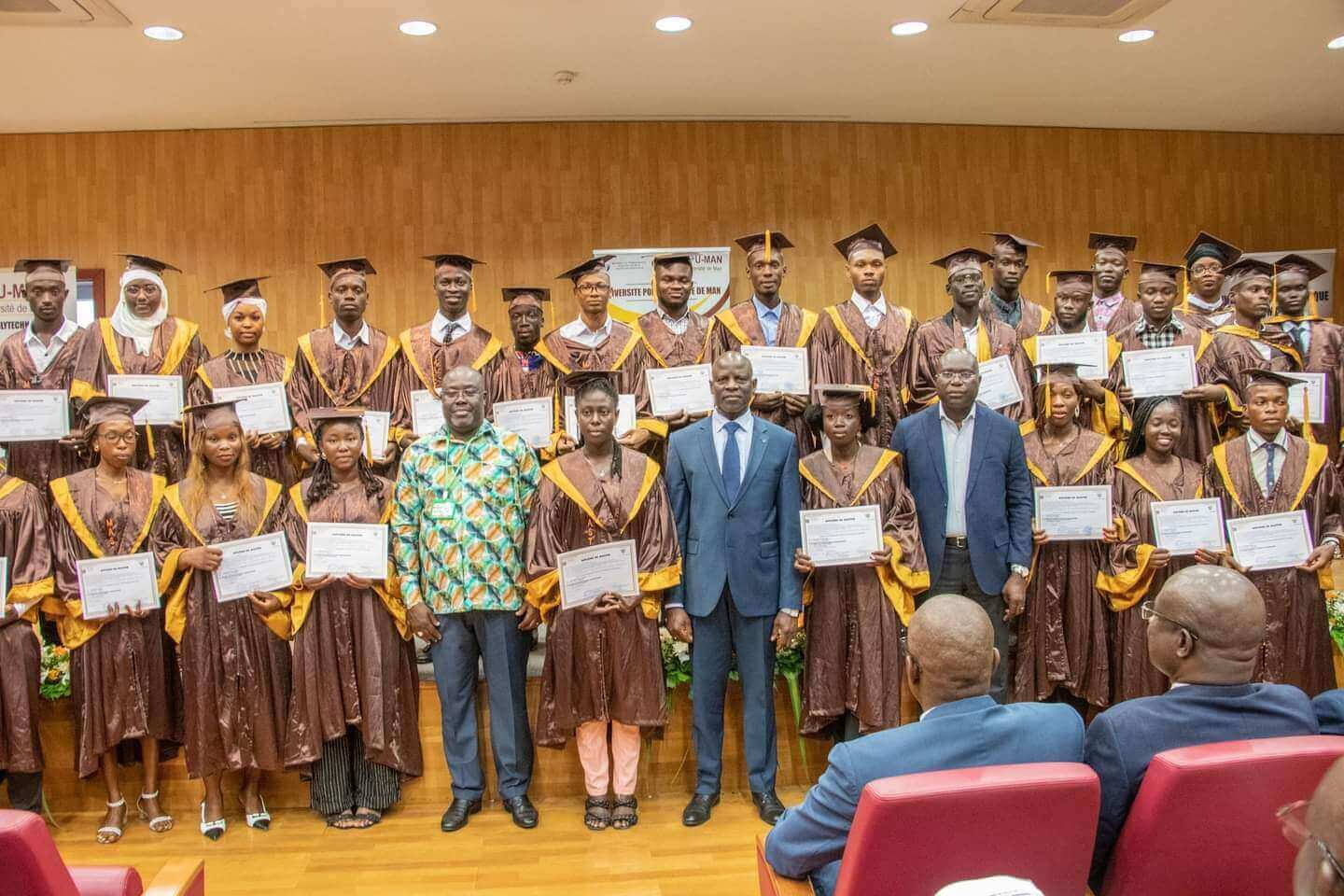 Université polytechnique/Man: 73 diplômés en Masters et 31 Ingénieurs ...