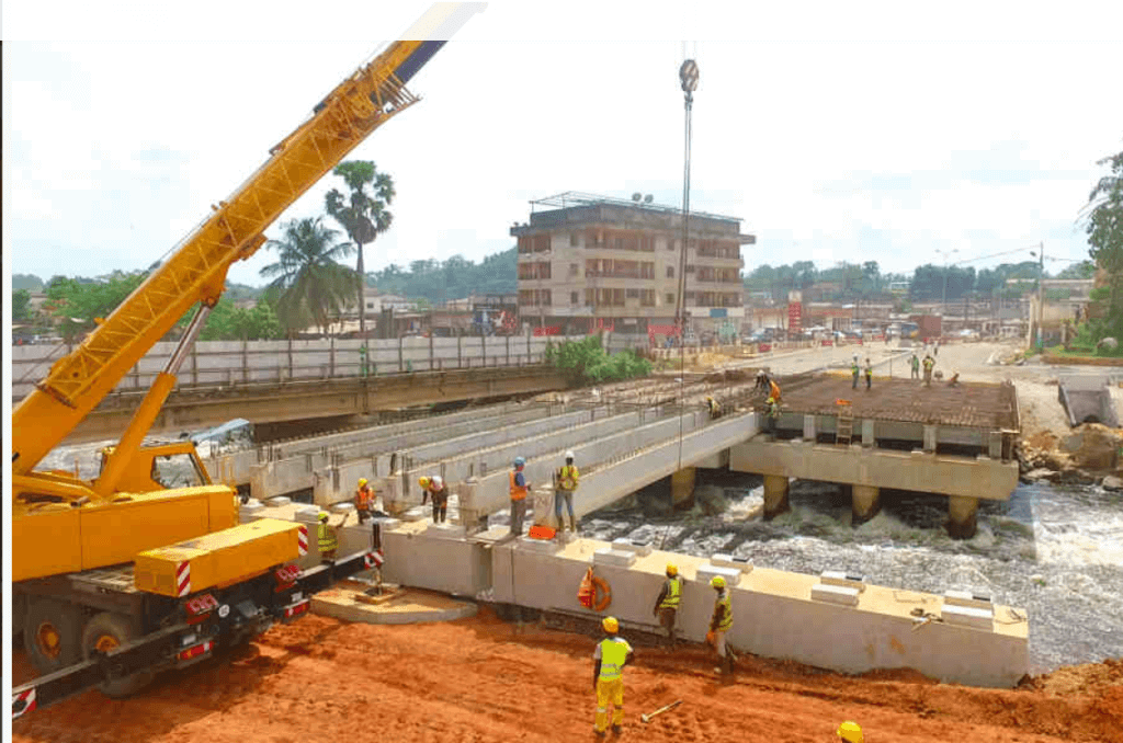 « Les travaux de bitumage des 1 922 km de routes neuves continueront en