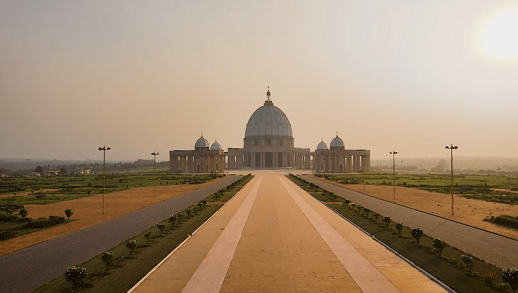 Yamoussoukro capitale politique de la Côte d’Ivoire: ville riche en ...