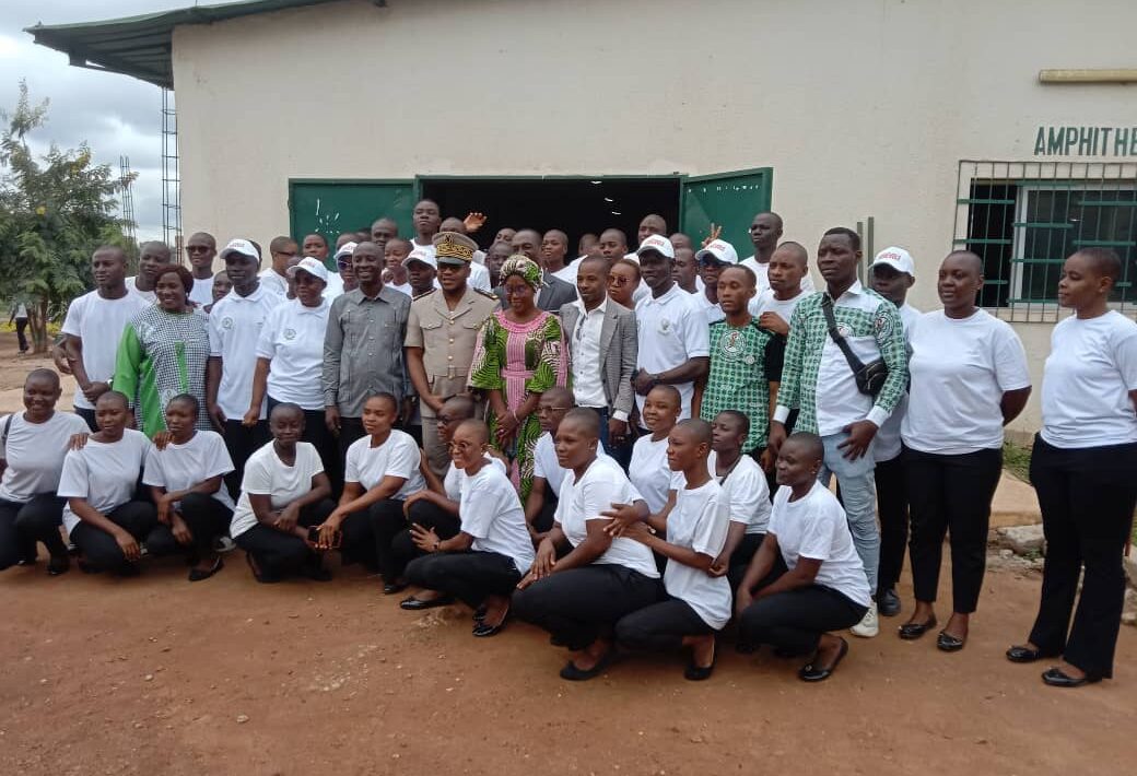 Santé: Le ministre Pierre Dimba signe une convention de renforcement ...
