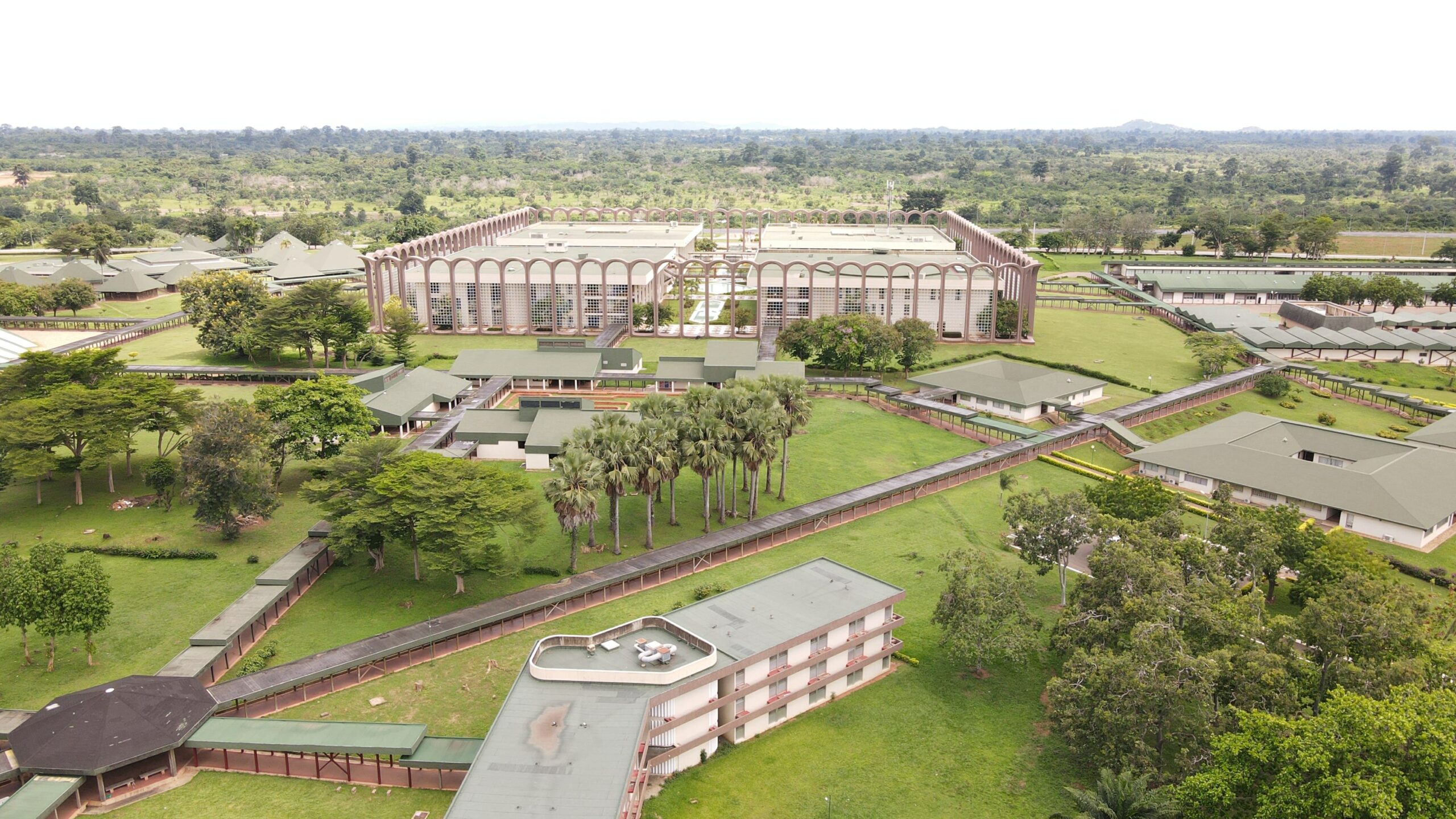 INP-HB : Avec plus de 40 000 diplômés formés depuis 1962, l'Institut national Polytechnique ...